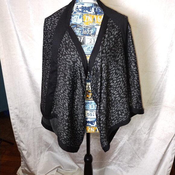 Hot in Hollywood | Sweaters | Hot In Hollywood Leopard Print Shrug ...
